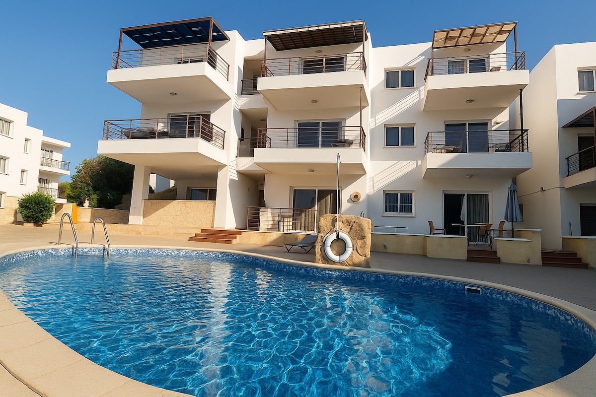 Beachfront Lighthouse - 2 min Walk to Beach & Mall - Apartments for ...