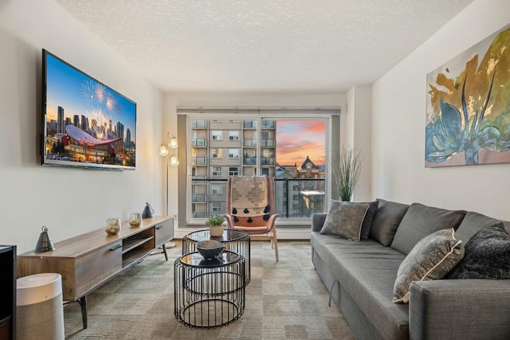 Free Parking | Downtown Getaway | Gym! - Calgary