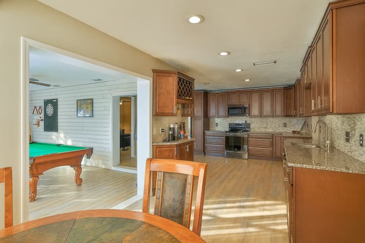 Coastal Oasis! Hot Tub, Pool Table, Fenced Yard! - Port Orange, FL