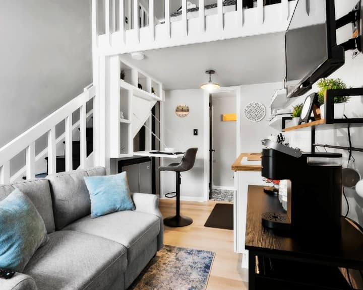 Serene Space With Modern Finishes + Free Parking - Raleigh