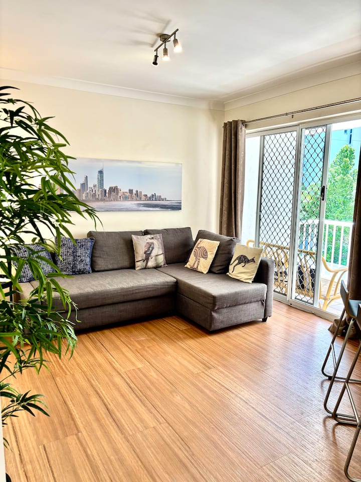 Fully Self Contained Quite Apartment Ln Surfers! - Surfers Paradise