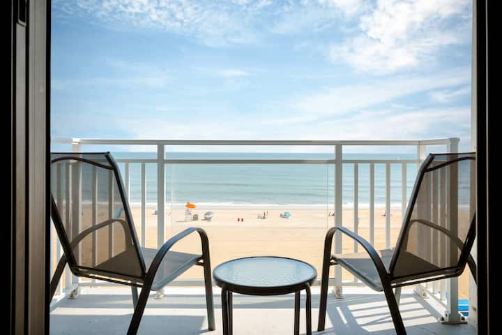 New Oceanfront 2br • Vb Boardwalk Stay - Virginia Beach, VA