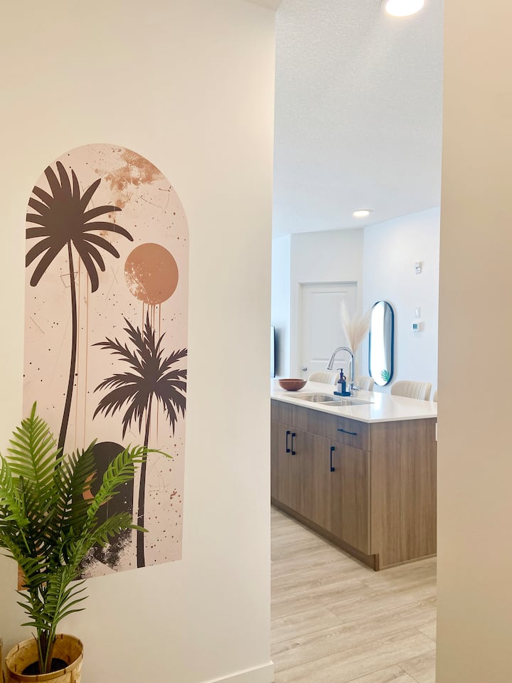 A Touch Of The Tropics • Cozy Warm 2br Stay - Canada