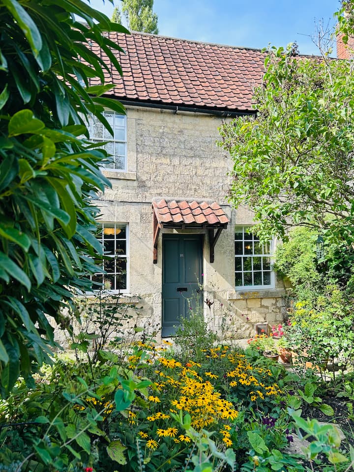 Pretty Georgian Cottage In A Village Near Bath - Bradford on Avon