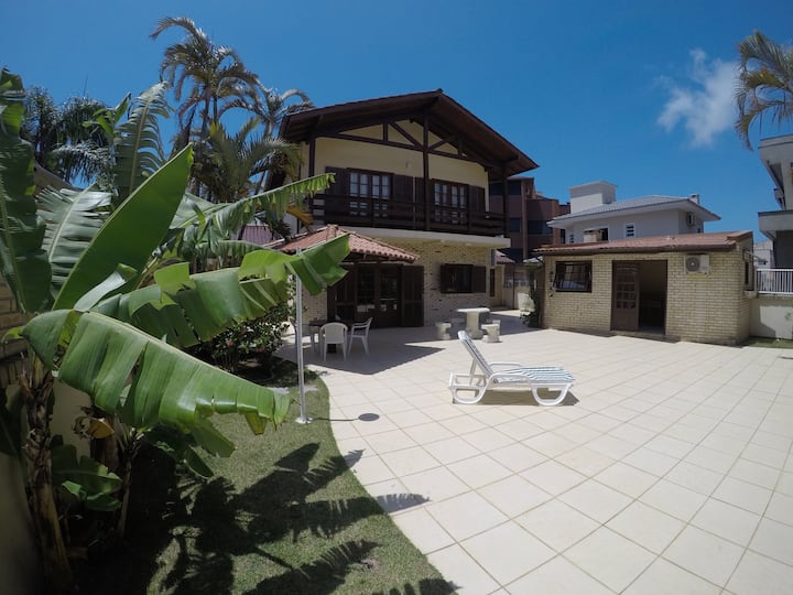 Casa Master - 80m Mar/4quartos/cond Fechado -