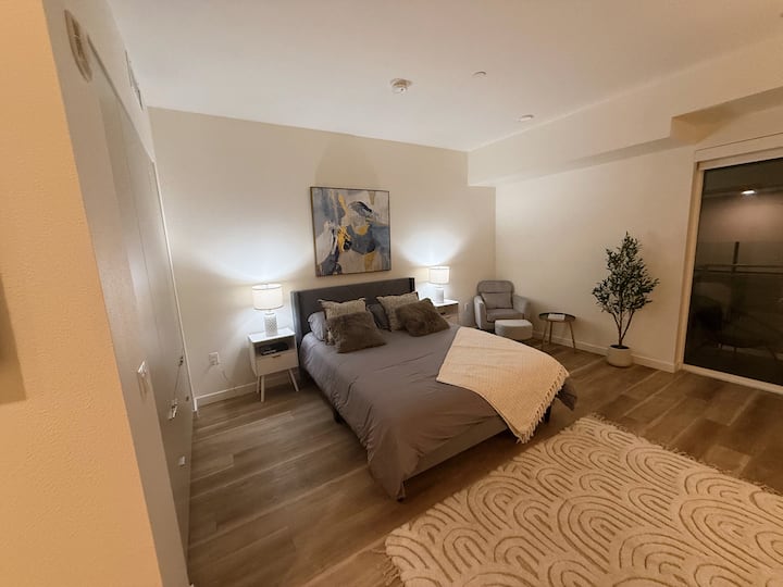 New Chic Hollywood Gem - Free Parking & Pool - West Hollywood