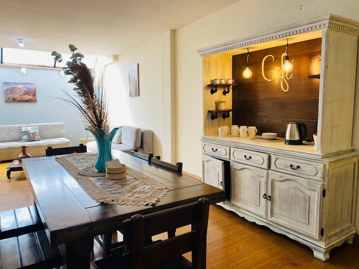 [Magno] Large 3 Bedroom, 2 B + With Cathedral View - Cuenca