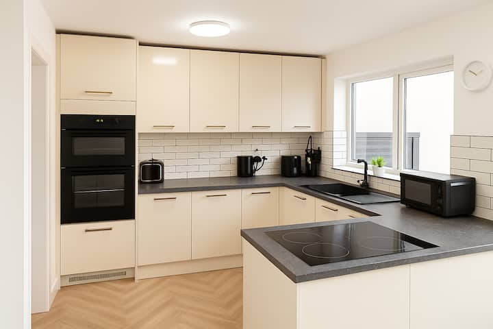 Contractor-friendly 3-bed House/parking & Garage - 몰드