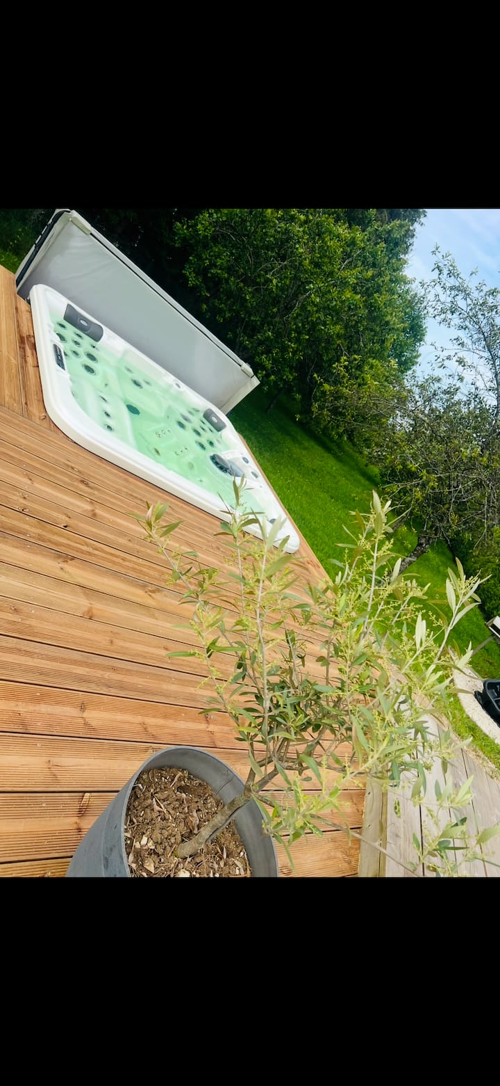 Chalet Complet Avec Jacuzzi Et Grand Terrain - Ornans