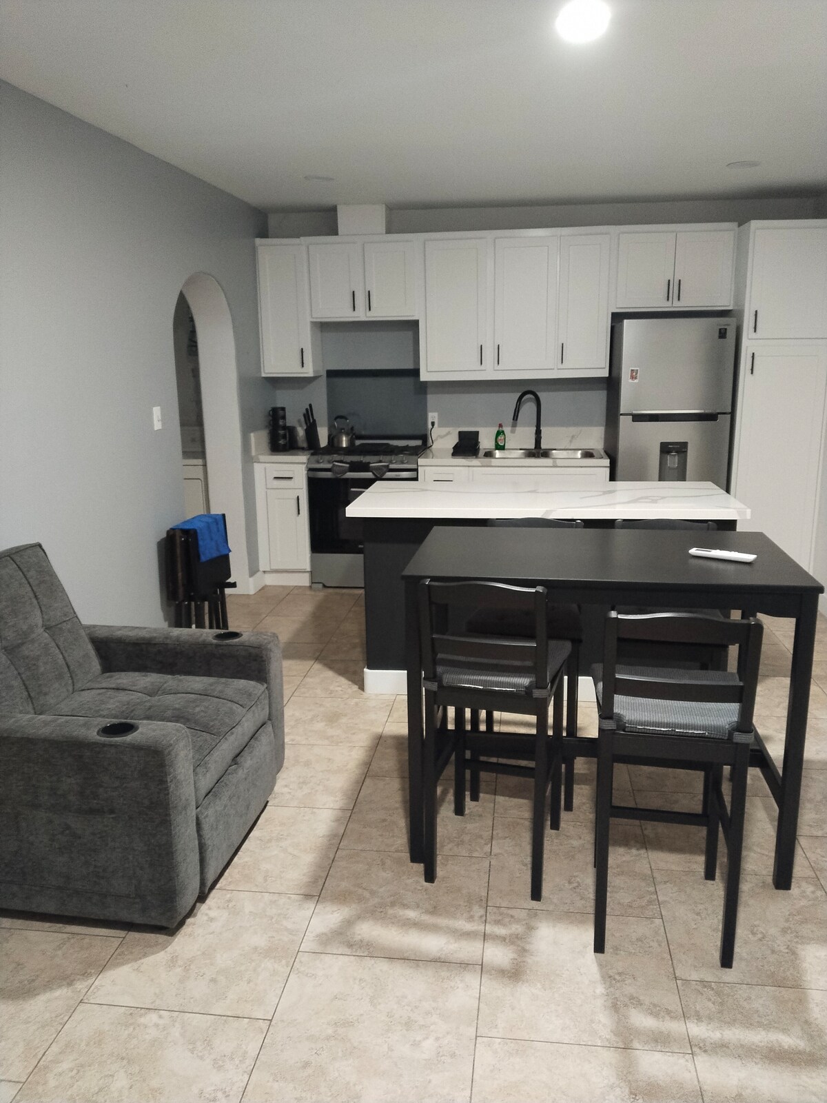 near the airport, USA border checkpoints and consulate - Houses for ...