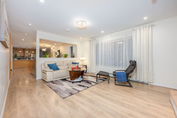 Central Van 3br Upper Suite | Near Skytrain - Canada