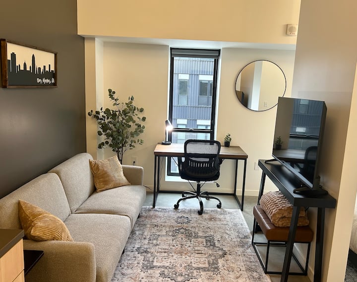 Modern New 1 Bed | 1 Bath In Prime Location - Des Moines, IA