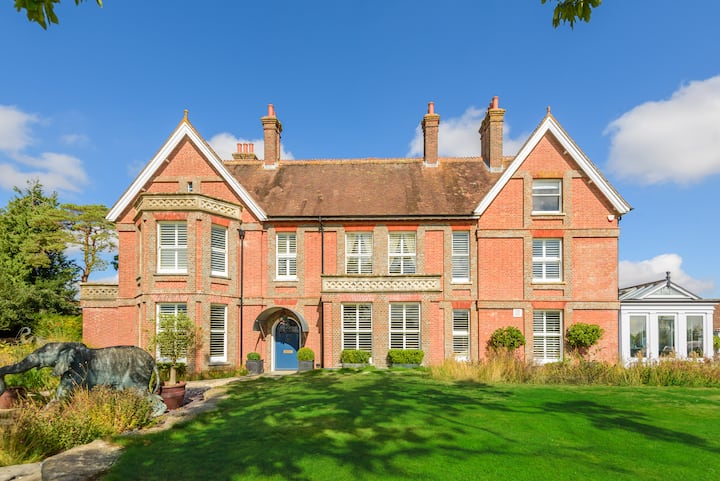 Newlands Manor House. The Wow Factor And More! - Blandford Forum