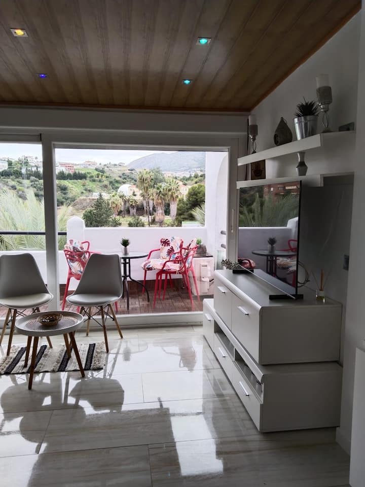 Pueblo Evita Apartamento Abril - Benalmádena