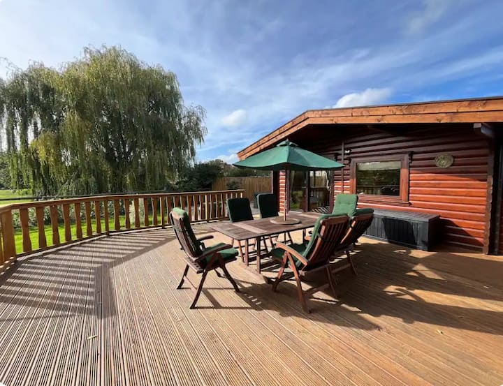 Cosy Norwegian Log Cabin With Hot Tub In Somerset - Glastonbury