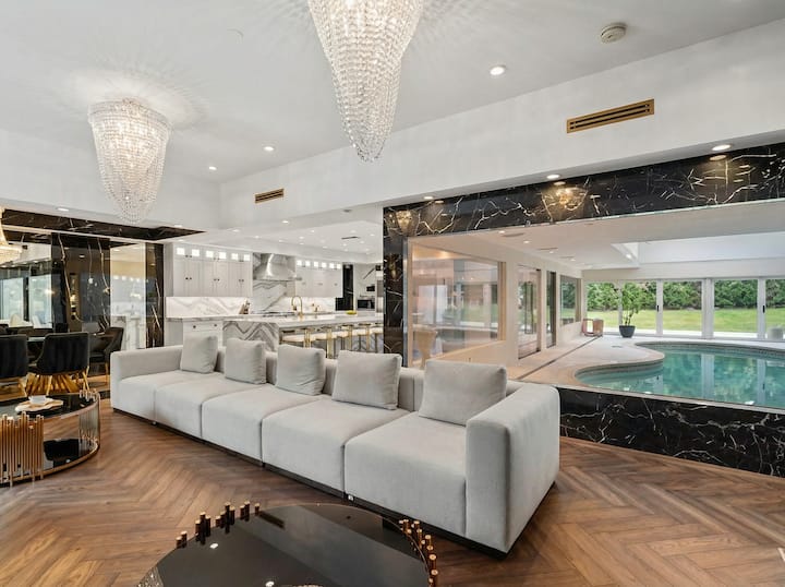 New: Luxury Villa Heated Indoor Pool - Brockton, MA