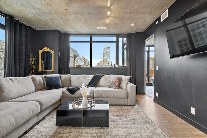 Stylish 2br Downtown Retreat• King Suite • Parking - Mount Royal University