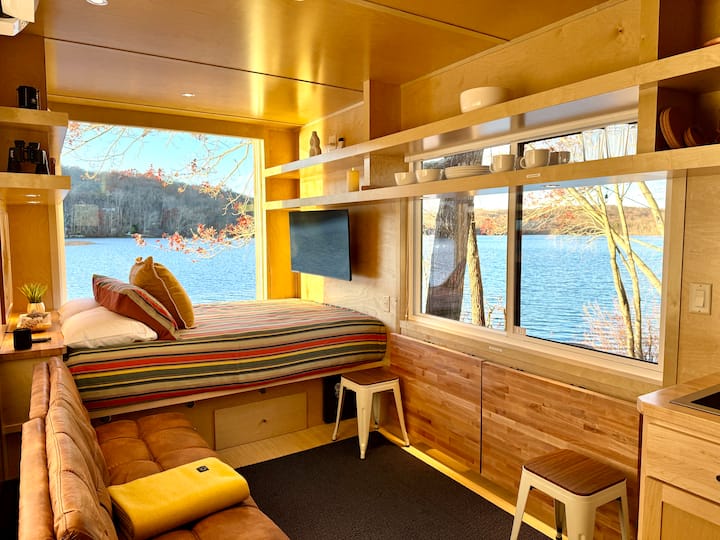 Lakefront Dream Tiny House - Connecticut