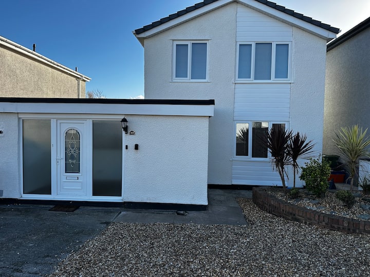 Penrhos Walks Modern & Spacious 4 Bed Detached - Holyhead