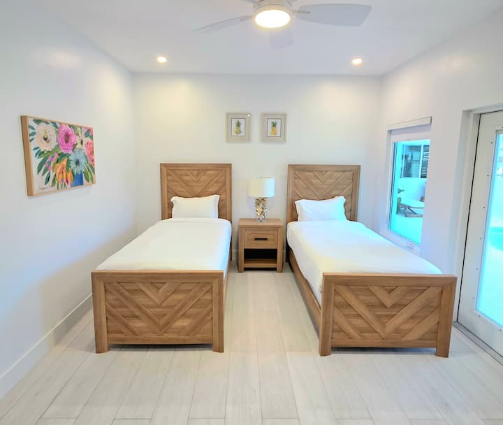 Hotel-style Studio Near Gracebay | Pool & Gym #203 - Turks and Caicos Islands