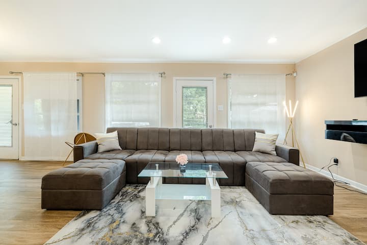 Luxe 3br Nyc Gameroom/balcony/parking - The Bronx, NY