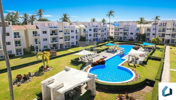 Pool View Balcony Walk To Beach Fun Dining Shops - Punta Cana