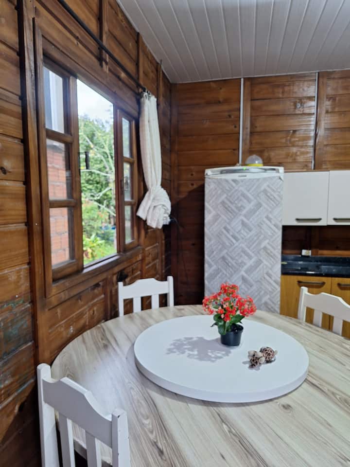 Refúgio De Madeira Entre A Natureza E O Mar - Porto Belo