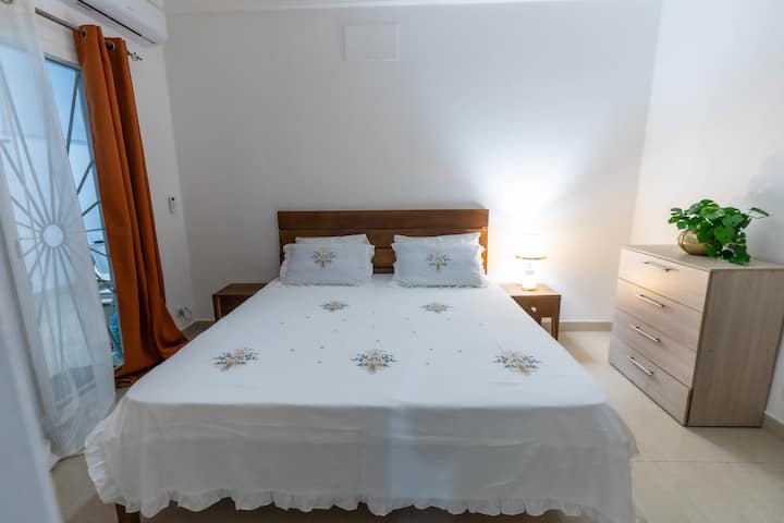 Charme, Calme Et Cour Fleurie Privative - Dakar