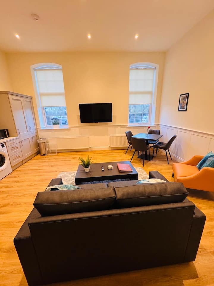 P2 · 1-bed By Ormeau Park • Bars & Food - Belfast