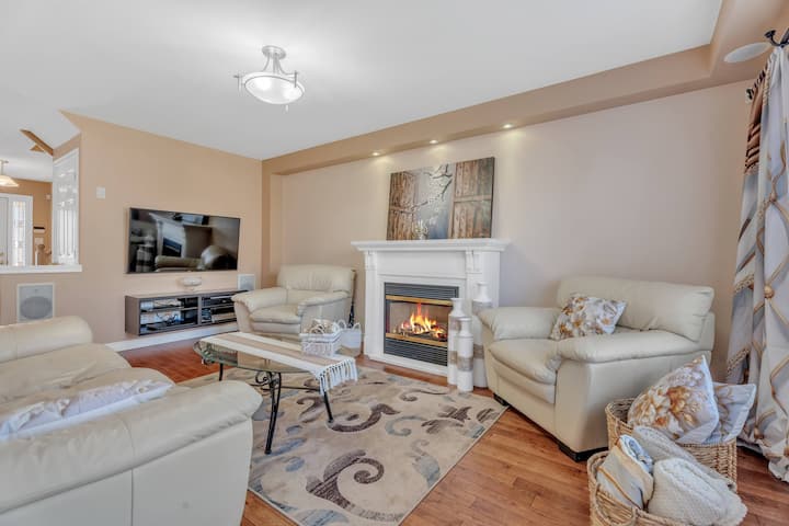Mount Hope Cozy House/ Near Hamilton Airport. - カナダ ハミルトン