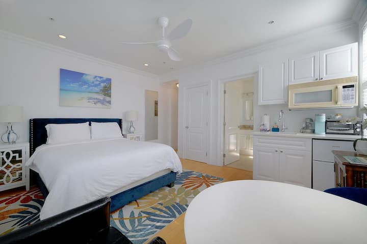 Lavender Orchid - Palm Beach Historic - Palm Beach