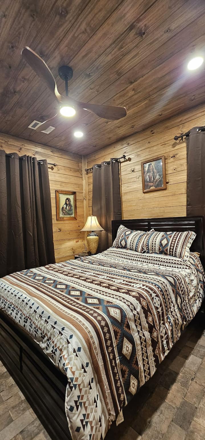 Raka Creek Room - Folsom, LA