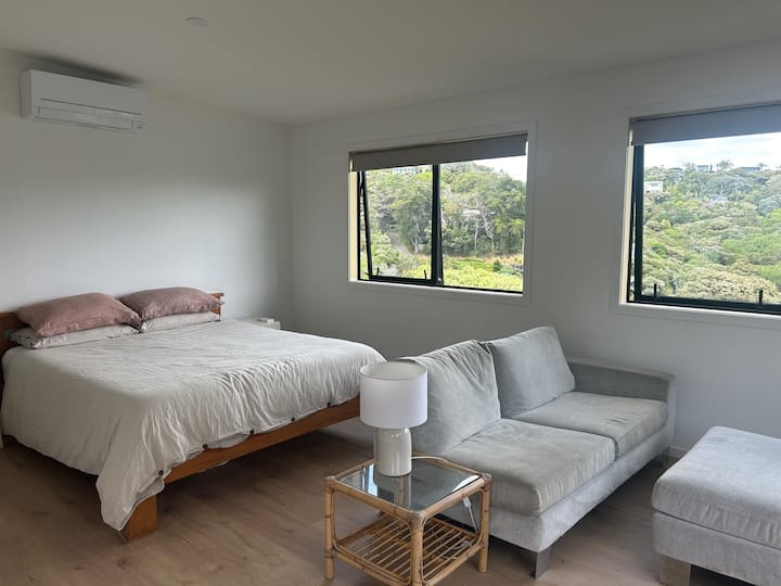 Large Brand New Studio - 5 Mins Walk From Beach - Waiheke Island