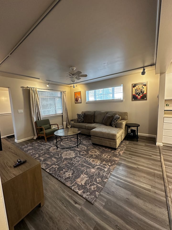 2br | Dedicated Parking | Central Location | W/d - Cheyenne, WY