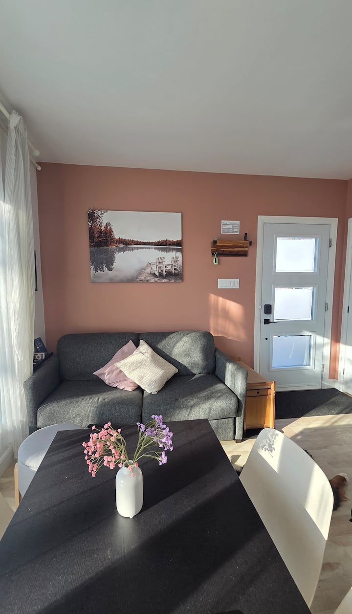 Cozy Nature Escape Near The Lake • Dogs Welcome - Sainte-Agathe-des-Monts