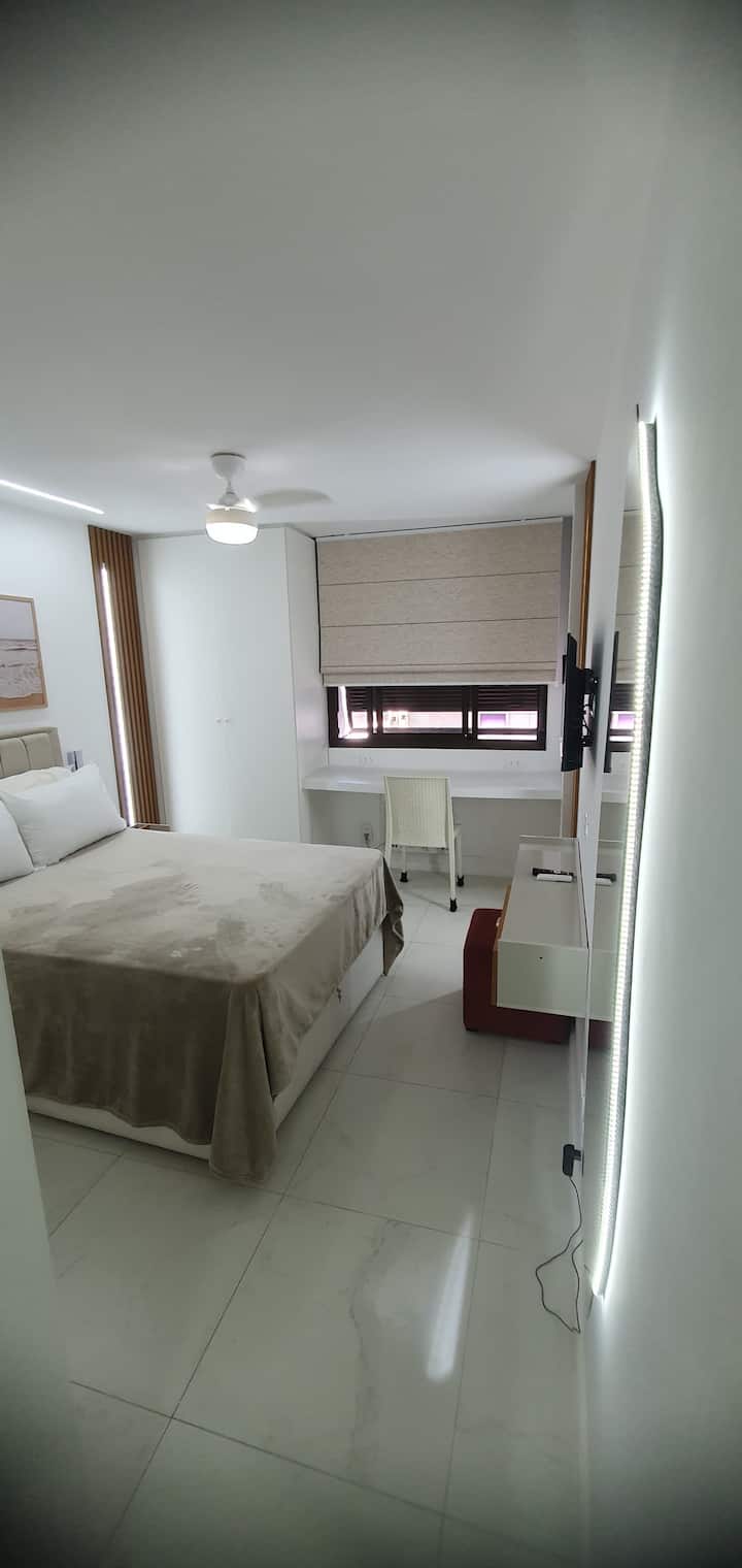 Suíte Espaçosa E Independente Com Copa Privativa. - Copacabana