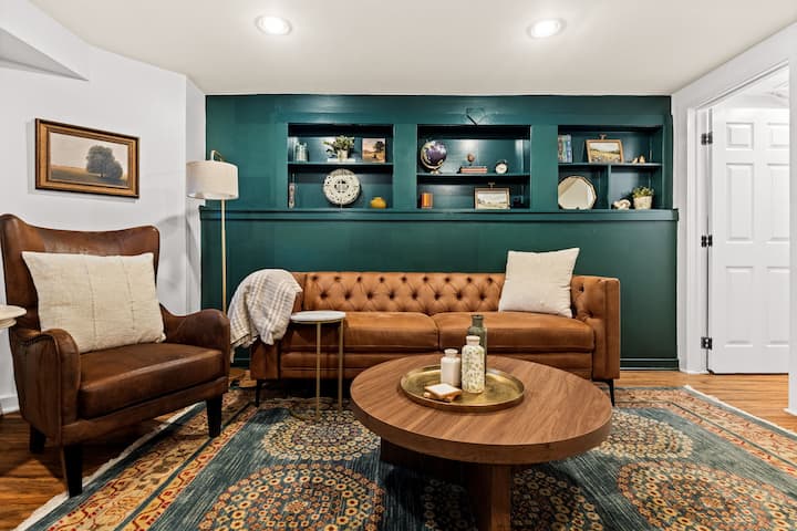 Charming Private Suite In Historic Victorian House - Tacoma, WA