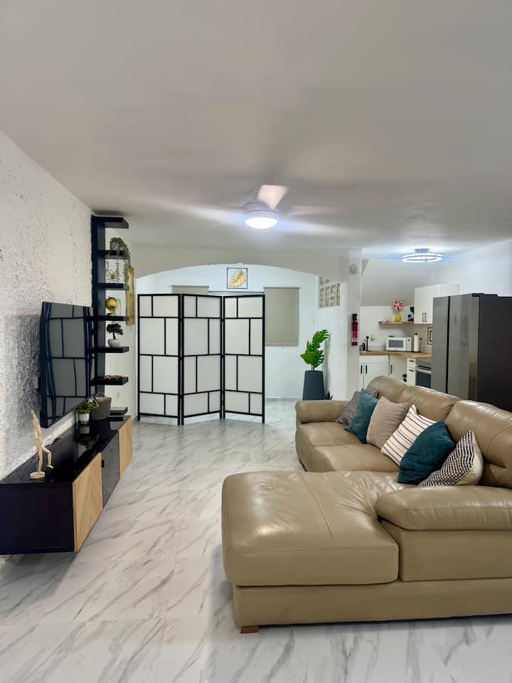 King Bed Levittown New Modern Apt • A/c • Parking - Levittown