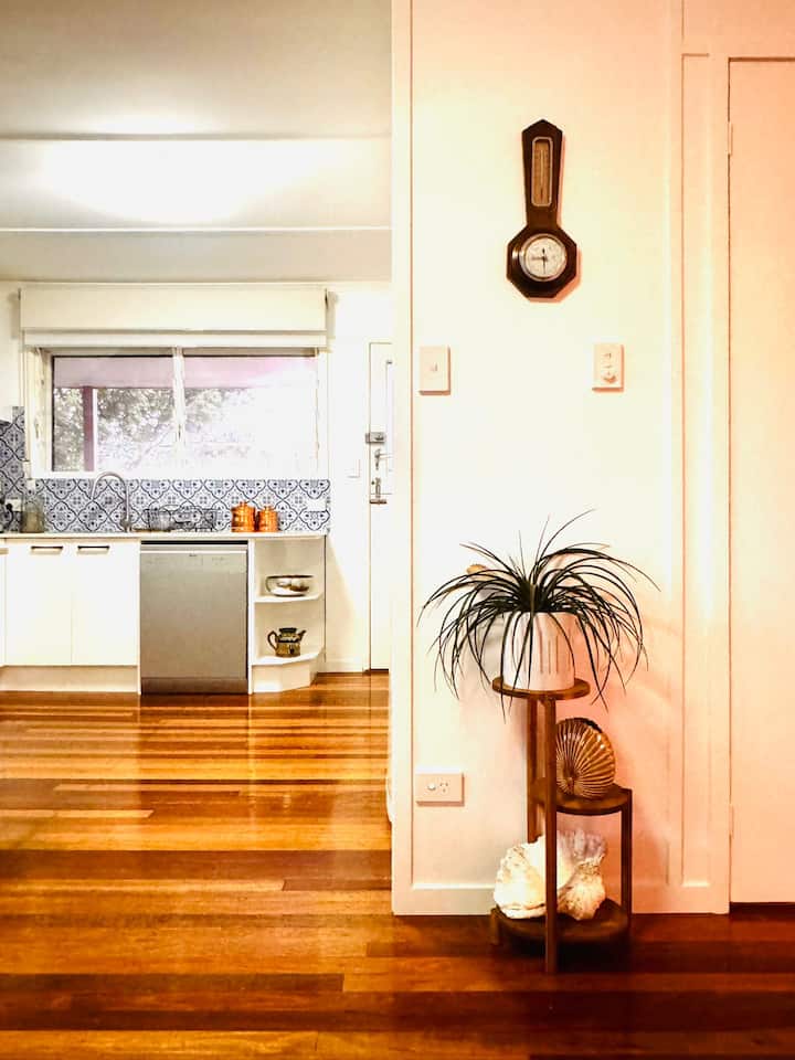 Retro Beach Escape Marcoola, Pet Friendly W/ac - Yandina
