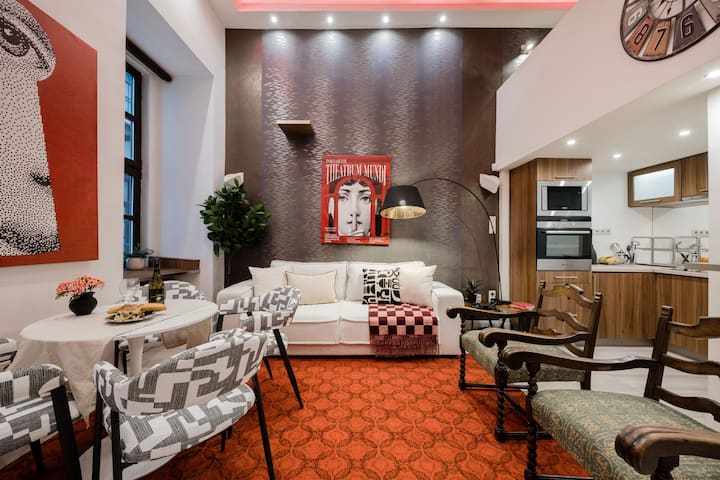 Historic Danube Luxury • Chic Riverside Stay Suite - Budapest