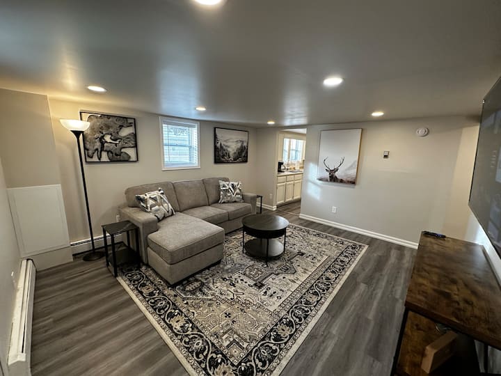 2br | Cozy & Central | Perfect Extended Stay | W/d - Wyoming