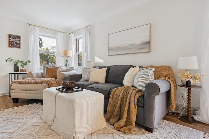 Elegant & Inviting! 3br W/ Private Primary Suite! - Toledo, OH