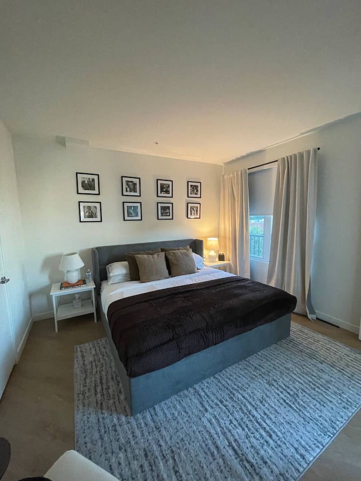 Luxury 2bdr (Parking, Gym, Pool) - West Hollywood
