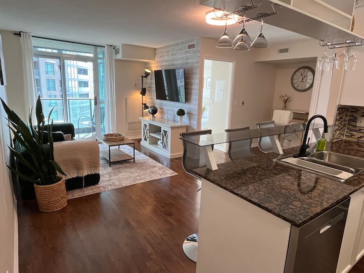 Lake & City Views| Balcony | Free Parking - Toronto