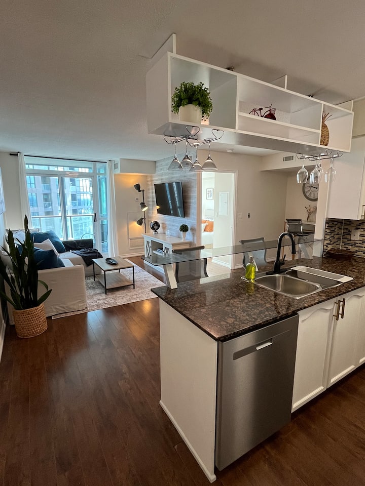 Lake & City Views| Balcony | Free Parking - Toronto