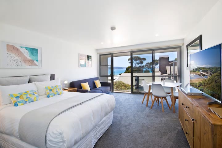 Bay View: Sunrise - Lorne