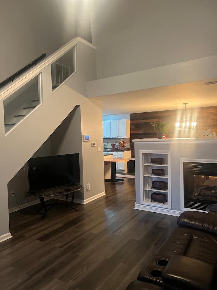 3 Bedroom Gem Centrally Located In Indianapolis - Traders Point, IN