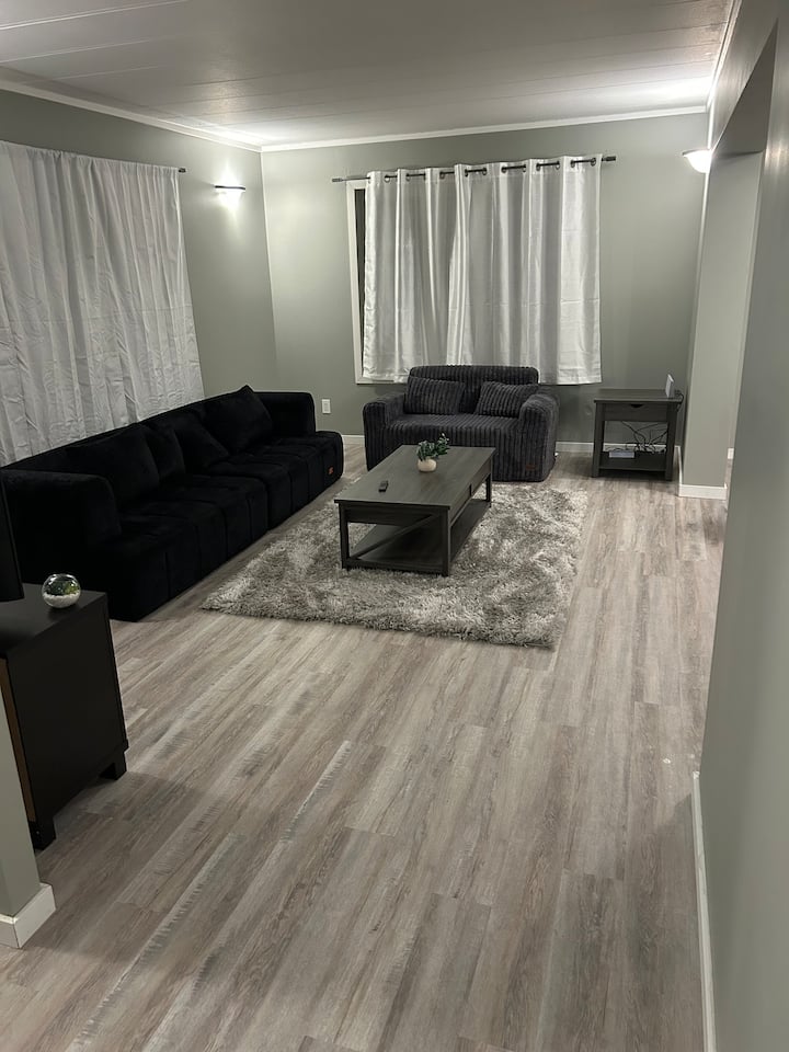 3 Bedroom, Fully Furnished Trailer Available. - Manitoba