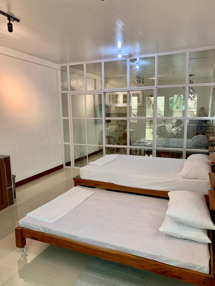 Glass House Cozy @San Narciso - San Narciso