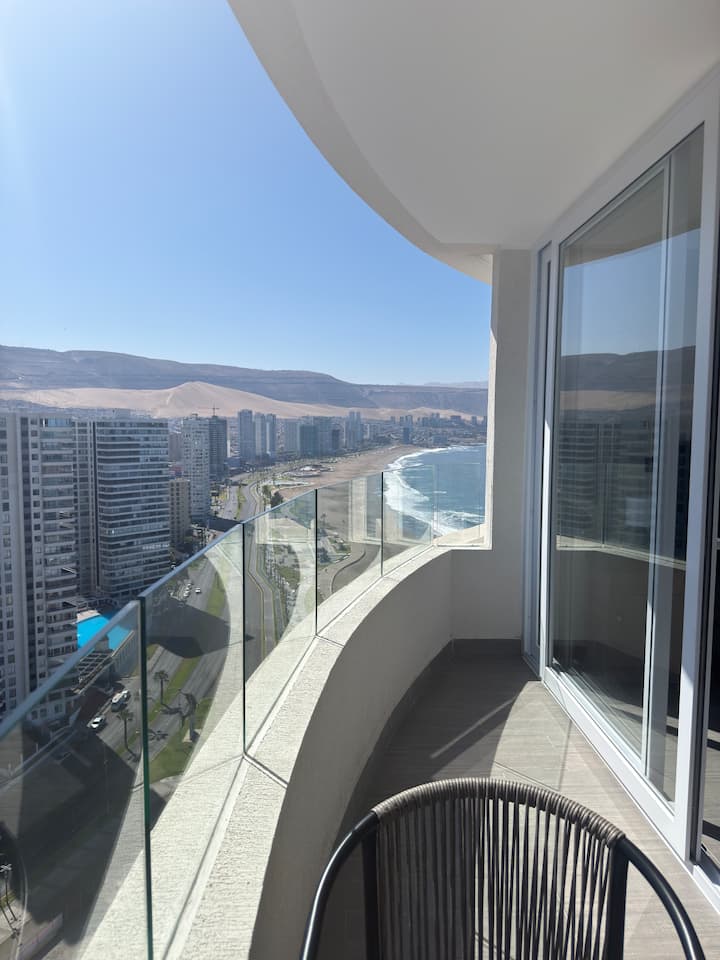 Frente Playa- Vistas Mar/ciudad- Estacionamiento. - Iquique
